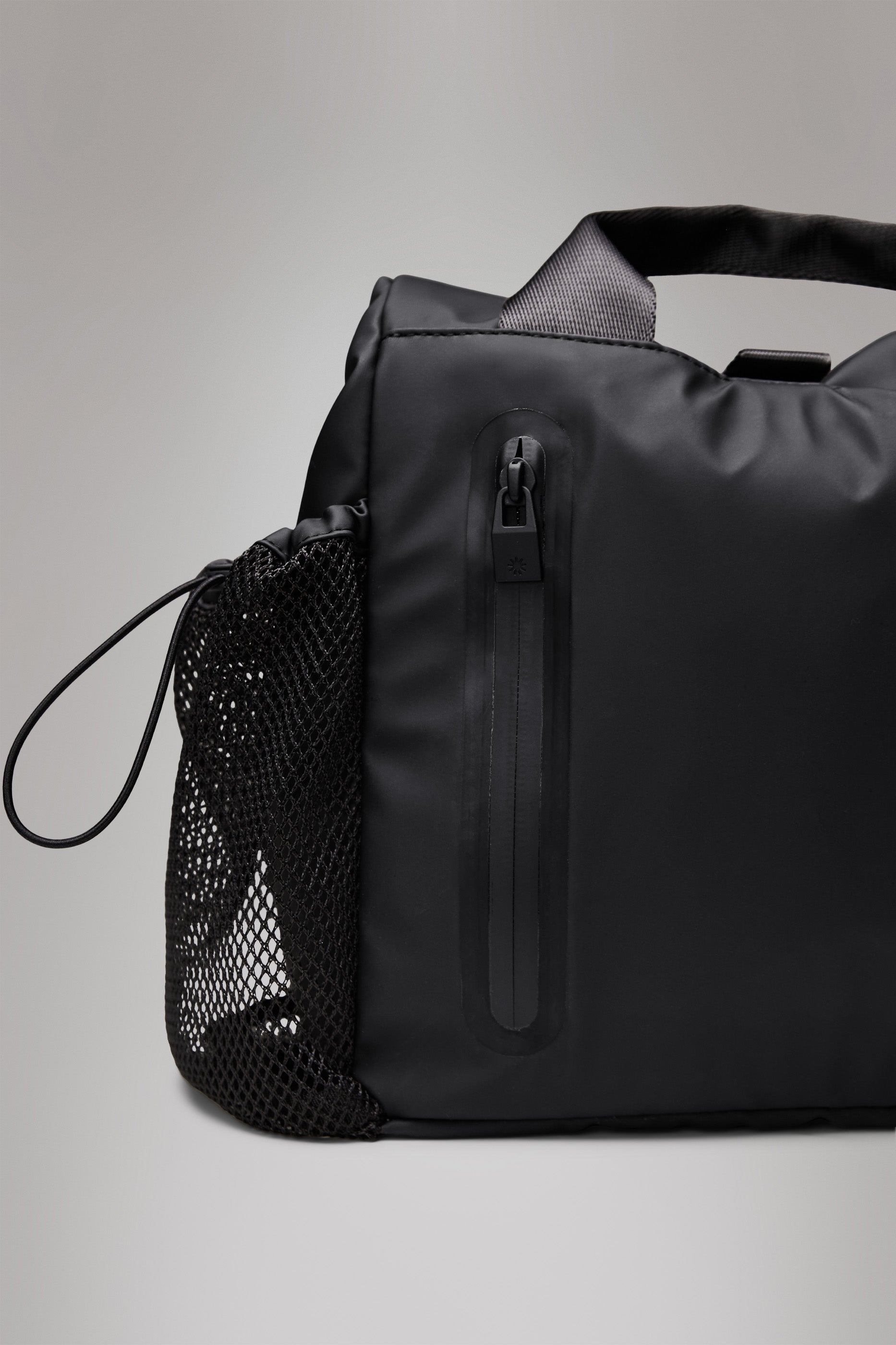Rains® Lunch Bag Large in Black for £39 | No Custom Duty